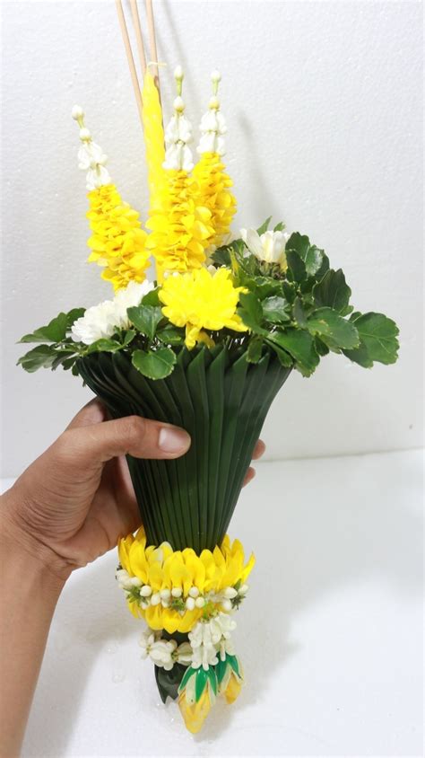 กรวยดอกไม้ธูปเทียน ไหว้ครู แบบพิเศษ ราคาพิเศษ สั่งแยกอะไหล่ได้ กรวย