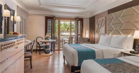 전통미와 현대적인 세련미가 조화를 이루는 보라카이 리젠시 비치 리조트