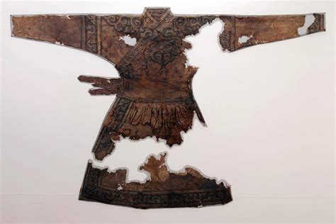 Бухын хошуунаас олдсон Монгол язгууртны дээл Discovery Mongolia