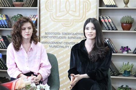 ზუგდიდის ზუგდიდის ცენტრალურ ბიბლიოთეკაში გაიმართა ახალგაზრდა ავტორის ნია შველიძის წიგნის