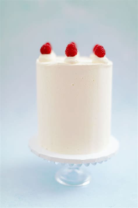 White Chocolate Raspberry Simply Tasty Buttercream Cake Lindsay