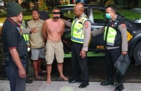 Tampang Bule Rusia Ditangkap Polisi Gegara Telanjang Dan Pamer Alat Vital Di Bali