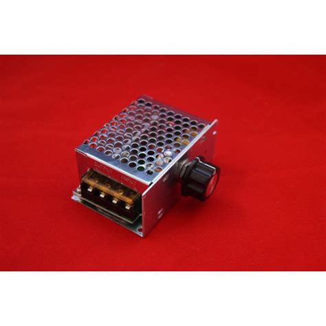 Regulateur De Tension Alternative 2000 Et 4000 Watts Code El 078