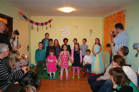 Частна детска градина Златно зрънце Днес рисуваме с водни бои в „Златно зрънце” Слагаме