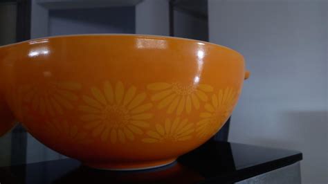 Vintage Pyrex Sunshine Daisy Cinderella Mixing Bowl Hobbies And Toys Memorabilia And Collectibles