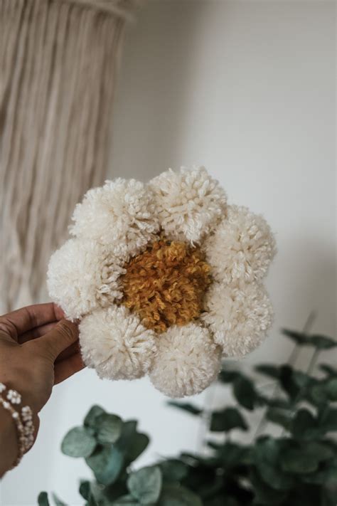 How To Make Pom Pom Daisy At Rita Pablo Blog