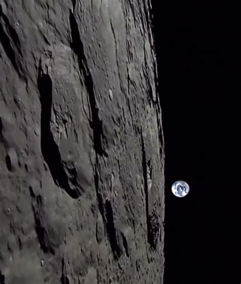 Саран дээр Дэлхий мандаж буй нь Ider Od Bat Erdene