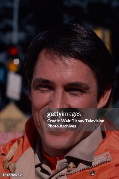 John Bennett Perry Appearing In The Abc Tv Series 240 Robert News