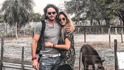 ხუანის გული დაკავებულია გაიცანით მარიო ჩიმაროს 23 წლით უმცროსი შეყვარებული