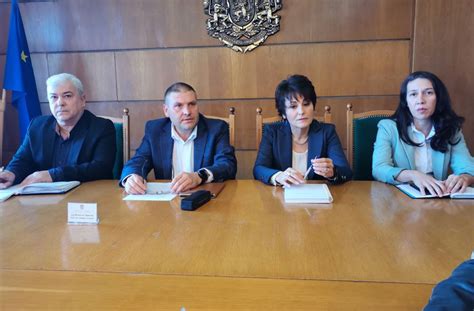 Кметът д р Валентин Христов представи част от екипа си