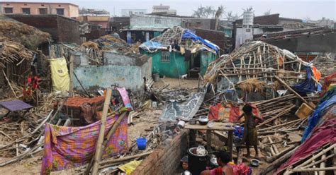 인도 힌두 성지 푸리 초대형 사이클론 파니 직격탄최소 12명 사망