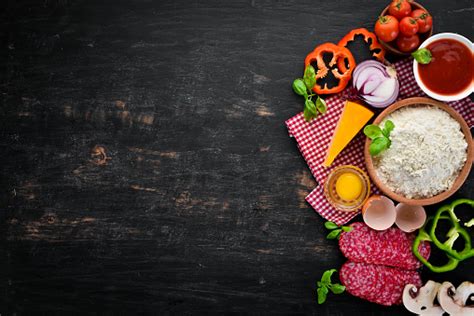 피자를 만들기 위한 재료입니다 에 나무 배경 최고의 볼 수 있습니다 텍스트에 대 한 여유 공간입니다 0명에 대한 스톡 사진 및