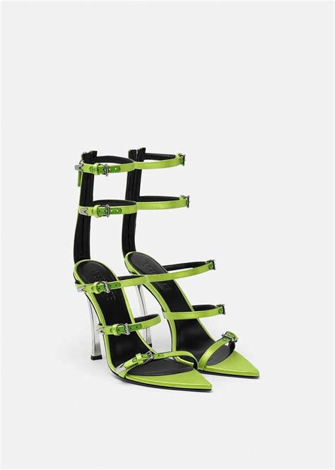 These Open Toe Pin Point Sandals Are Characterized By Curved High