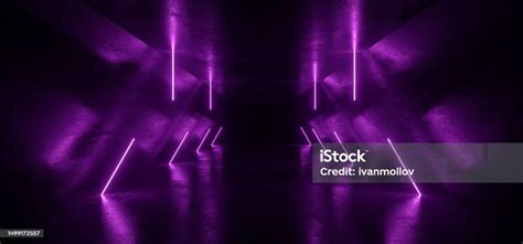 공상 과학 미래 네온 레이저 전기 사이버 빛나는 벙커 보라색 조명 무대 차고 격납고 복도 복도 터널 시멘트 콘크리트 그런지 지하실 클럽 3d 렌더링 0명에 대한 스톡 사진