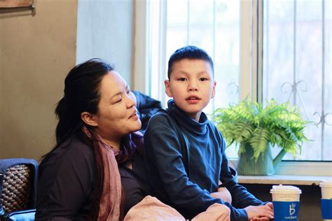 “Дунд хүү минь хөгжлийн бэрхшээлтэй болсон тэр өдөр амьдрал ертөнцийг үзэх үзэл бүх зүйл минь