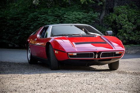 Download Classic Elegance The Maserati Bora Wallpaper