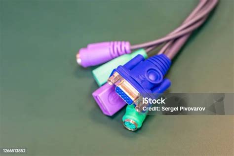 모니터 및 주변 기기 컴퓨터 키보드 및 마우스를 연결하기 위한 Hdmi 케이블 0명에 대한 스톡 사진 및 기타 이미지 0명 Usb 케이블 개체 그룹 Istock