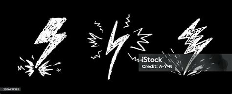 왁스 펜 드로잉에 의해 번개 세트 Handdrawing 분필 가벼운 섬광 표시 낙서 천둥 번개 흰색 색상 디자인 요소의 컬렉션 그래피티 스타일 날씨 기호 벡터 일러스트 레이