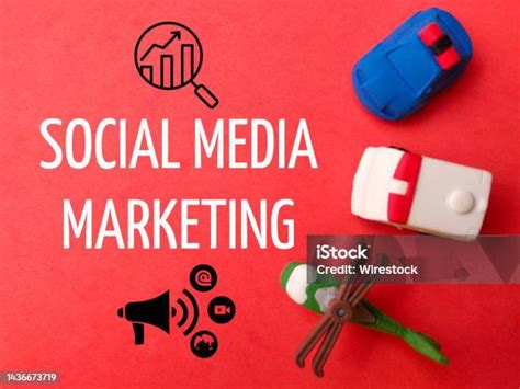 빨간색 배경에 텍스트 소셜 미디어 표시가 있는 차량 장난감 및 아이콘 디자인 0명에 대한 스톡 사진 및 기타 이미지 0명 개념 개념과 주제 Istock