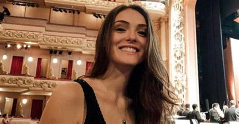 Isabelle Drummond Exibe Corpo Perfeito Em Aula De Bal