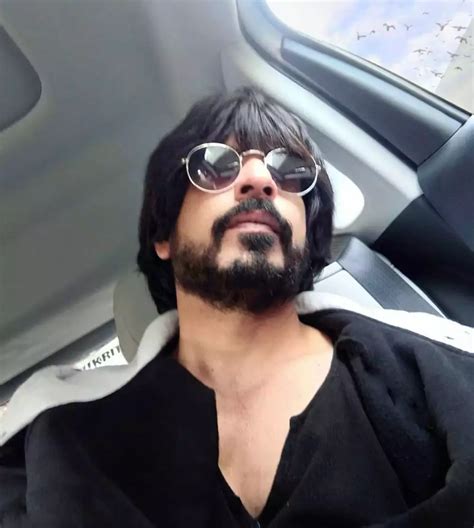 10 Potret Ibrahim Qadri Selebgram India Kembaran Shah Rukh Khan
