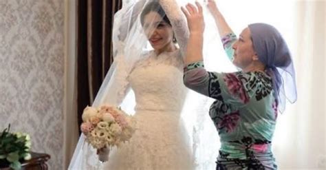 Оксана избяга от къщата и замръзна непознатите момчета слязоха от колата Майка ѝ прегърна