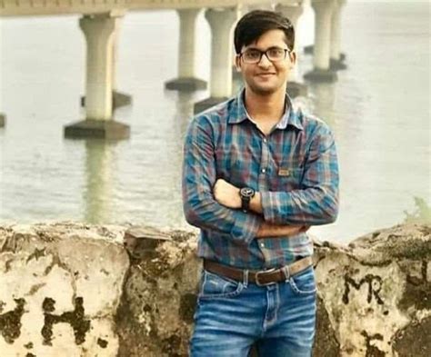 Motivational Story कभी दो वक्त की रोटी को तरसता था ये शख्सआज Ias बनकर