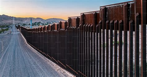 Us Southern Border Wall Fence El Muro Fronterizo” Separating El