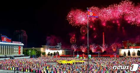 북한 당 창건 77돌 맞아 대규모 불꽃놀이 축제