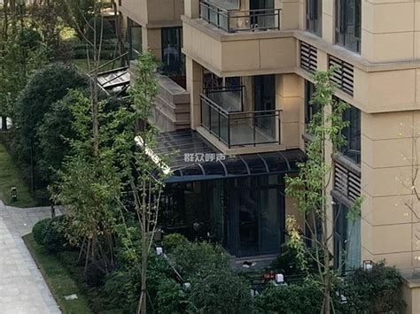 小区存在随意扩建花园破坏绿植违规搭建 群众呼声 四川网络问政理政平台 龙泉驿区委书记