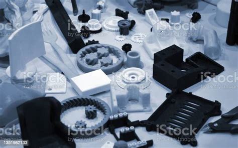 3d 프린터로 인쇄된 개체입니다 테이블의 3d 프린터에 인쇄된 개체입니다 Revolution에 대한 스톡 사진 및 기타 이미지 Revolution 개념 계획 Istock