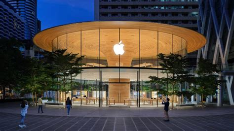 Foster Must Keep The A Team For Its Apple Store Designs Say Commenters