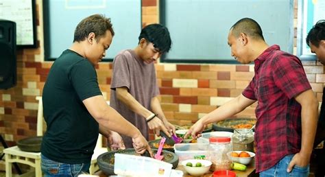 Kuliner Lokal Sambel Bu Nik Buka Cabang Di Pamulang