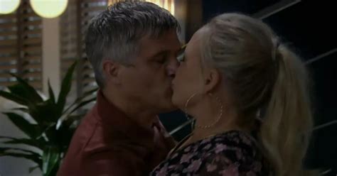 Itv Emmerdale Affair Twist Heats Up As Caleb Reels In Tracy In Brutal Nate Betrayal The Mirror