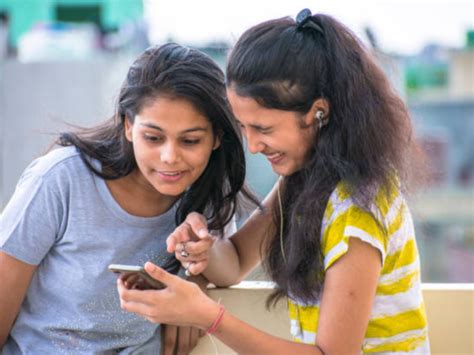 मैत्रीणींसोबतच्या प्रायव्हेट गोष्टी