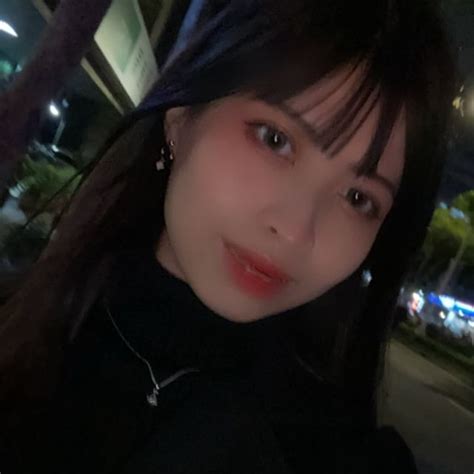 蓉 Rong 01 01 • Threads Say More