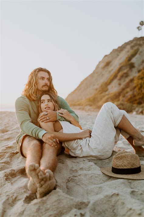 Photo Poses For Couples Couple Photoshoot Poses Couple Shoot Beach