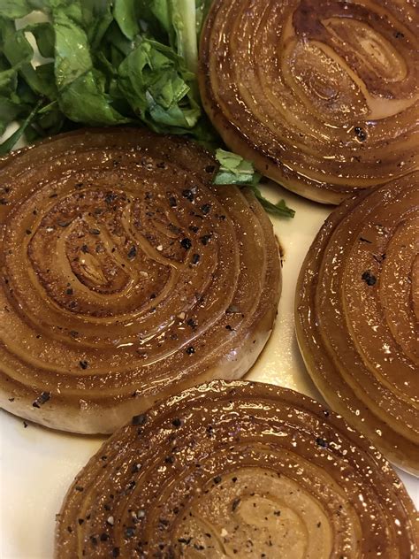 해먹는 사람 On Twitter 양파 스테이크 혁명적인 양파 레시피 단점이 있다면 양파를 너무 많이 먹게 됨 양파 15cm 두께로 썰기 기름 둘러 앞