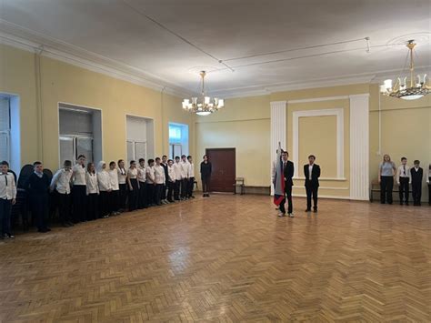 Понедельник по традиции в нашем лицее начался с торжественной церемонии выноса флага РФ и