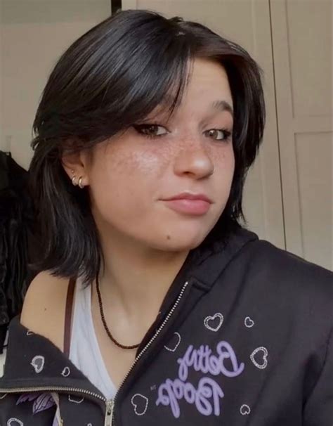 Pin By Gumi Megpoid On Makeover Hair Cuts Short Hair Styles Hair Styles