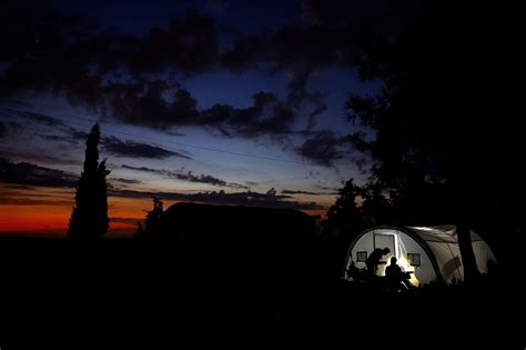 ФОТО Оршуулгын газар амьдарч байгаа ТУРК ГЭР БҮЛ