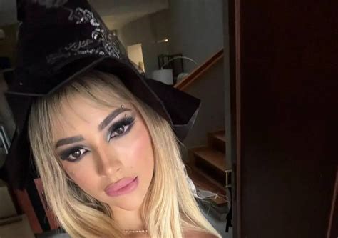 Gatita Veve Disfrazada De Bruja Sexy ColorMusic