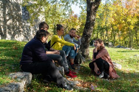 Ronald Sachs Violins Naughty Nice Or Somewhere In Between Make Up For It With The Right