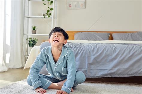 居家儿童开心大笑高清图片下载 正版图片507510302 摄图网