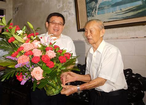海南省委统战部领导看望慰问省黄埔军校同学会周学而会长