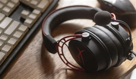 How Do I Plug In Mic On Hyperx Cloud Gaming Headset