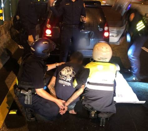 逃逸拒捕！犯嫌上台64遇「連環車禍」 車陣中遭逮上銬 社會萬象 生活 Nownews今日新聞