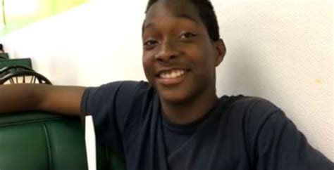 이 흑인 소년은 무거운 짐을 들어주고 1억원을 받았다 오펀 디스커스