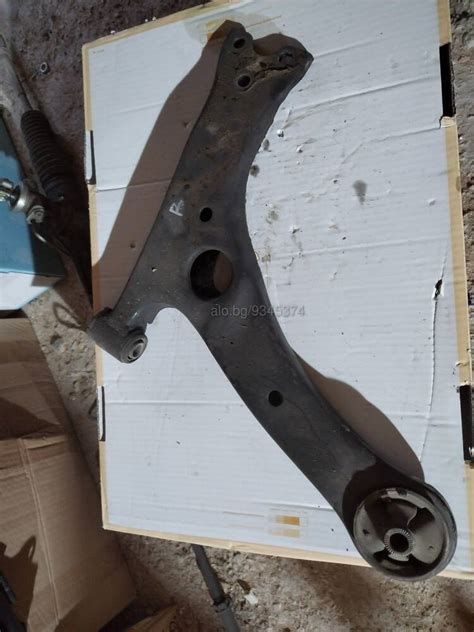 Десен носач за Тойота корола версо 2004 2008г Други авточасти Резервни части консуматив