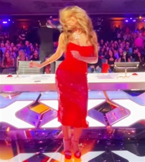 Sofia Vergara 50 Looks Ageless In Busty Jessica Rabbit Inspired Dress